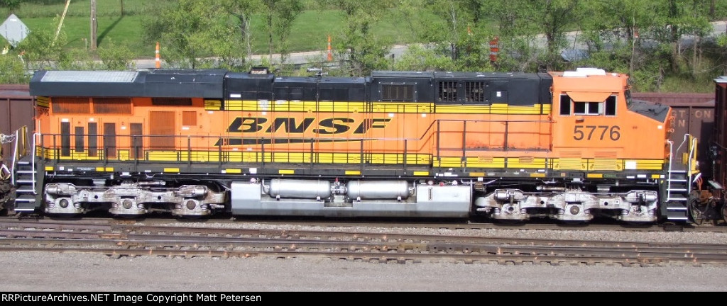 BNSF 5776